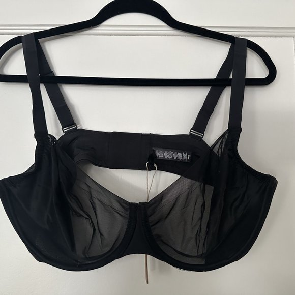 SKIMS | Intimates & Sleepwear | Skims No Show Molded Unlined Demi Bra ...